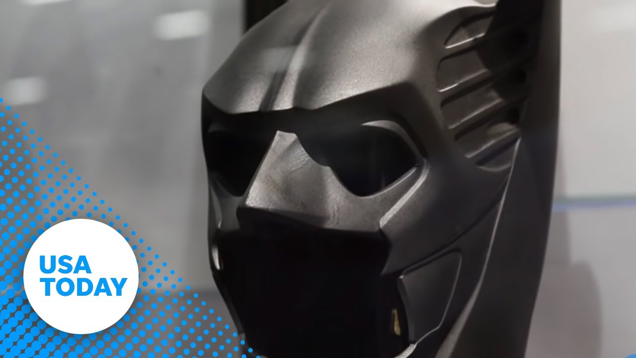 Ben Affleck's 'Batman' costume unveiled at Comic Con