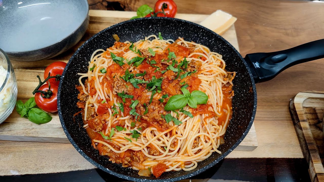 SPAGHETTI BOLOGNESE AUS ITALIEN - Einfache Rezepte