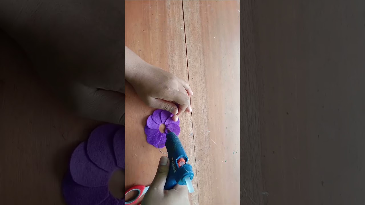 cara mudah dan cepat membuat bunga mawar .. #bunga #kainflanel #kreasikainflanel #kerajinantangan