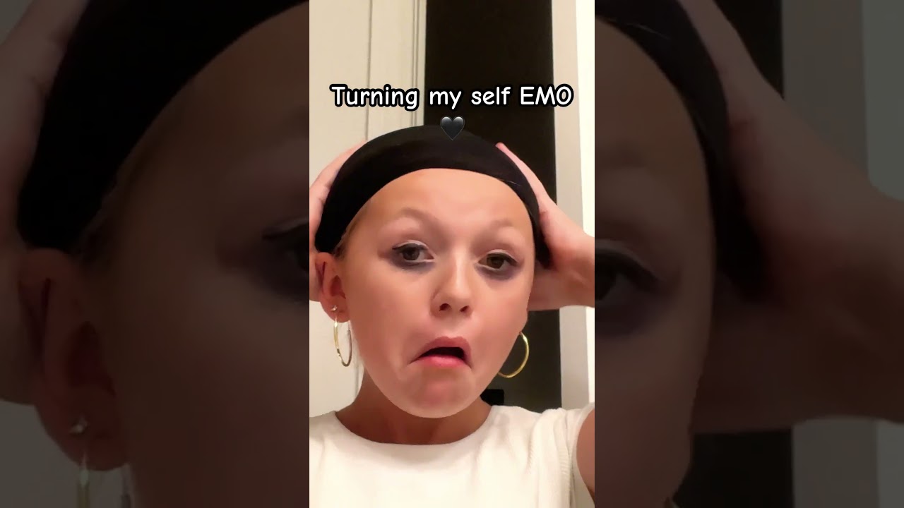Turning myself EMO 🖤 🖤🖤