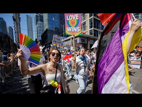 Annual Pride parade kicks off in Toronto