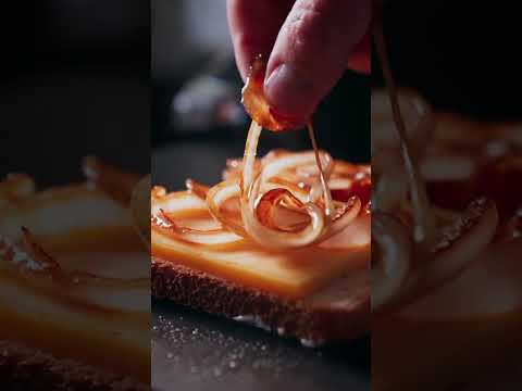 Grilled cheese Sandwich mit karamellisierten Zwiebeln | ein Rezept vom Meateor Kontaktgrill