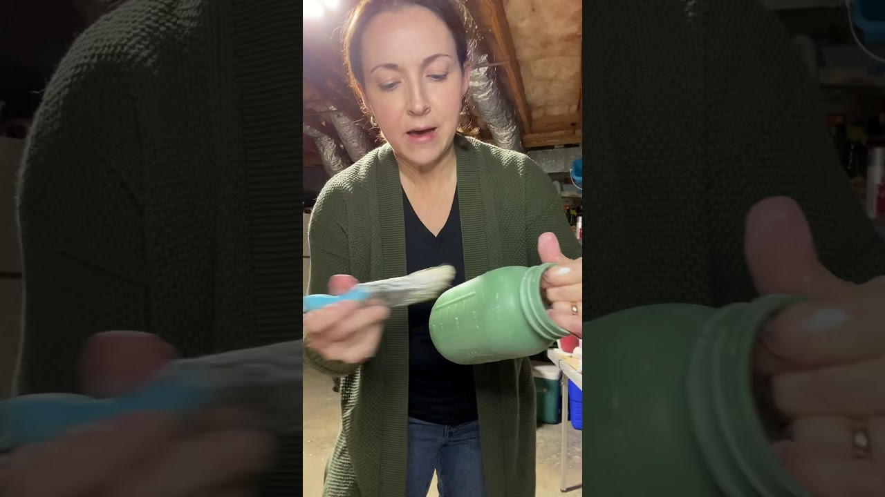 How To Dry Brush Chalk Painted Mason Jars for An Easy DIY Home Decor