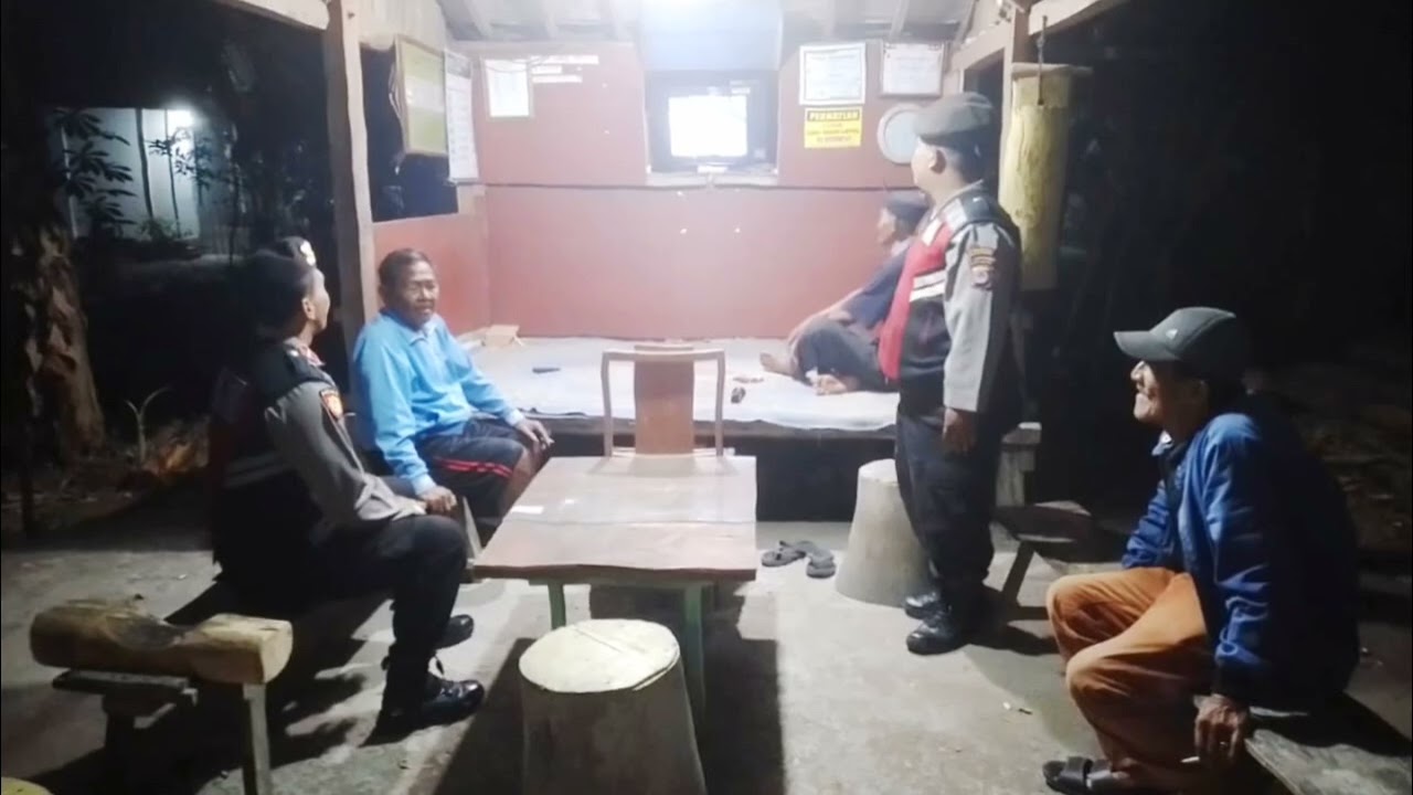 PATROLI DAN SAMBANG SAMAPTA POLSEK WATES DI POS SATKAMLING PADUKUHAN KLOPO SEPULUH  BENDUNGAN