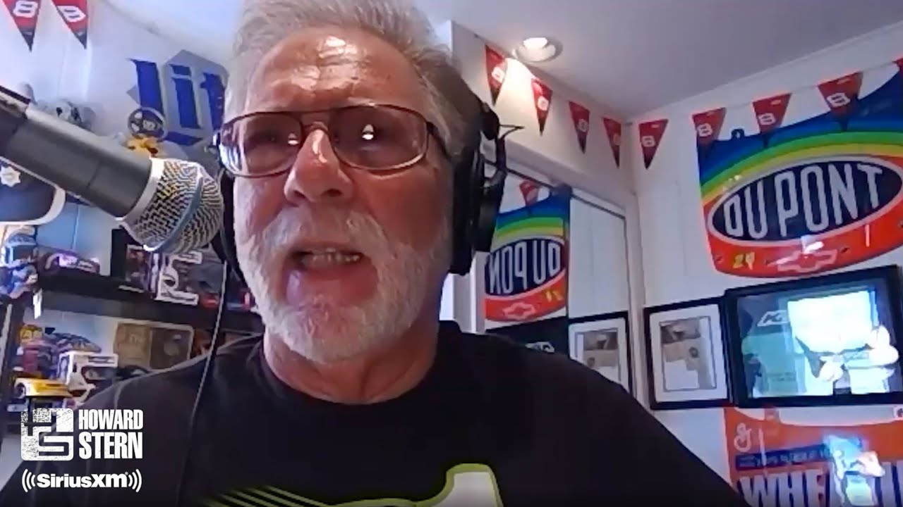 Ronnie Mund Relieves His Constipation … With His Own Hand