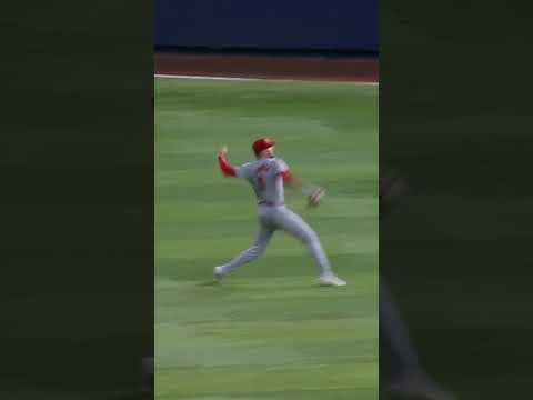 What a throw by Dylan Carlson to protect the Cardinals lead!