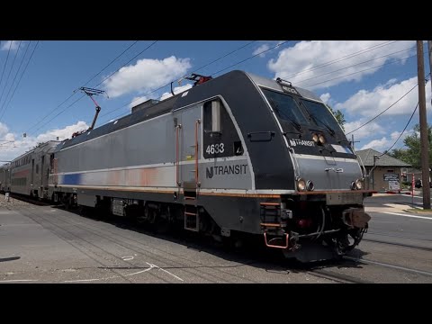 NJ Transit ALP-46A #4633 NJCL Train 3239 Red Bank NJ