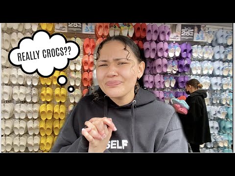 SHOPPING AT THE CROCS STORE + CROCS HAUL 2021 *CROCS PRICES WENT UP?+RUDE CROCS EMPLOYEE? SHOP W/ME*