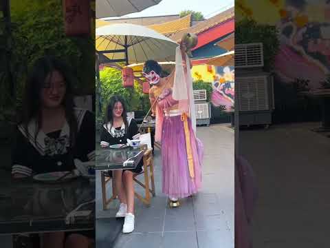 Cat girl opens beer || Chineserestaurant very cool | Chinese tik tok |