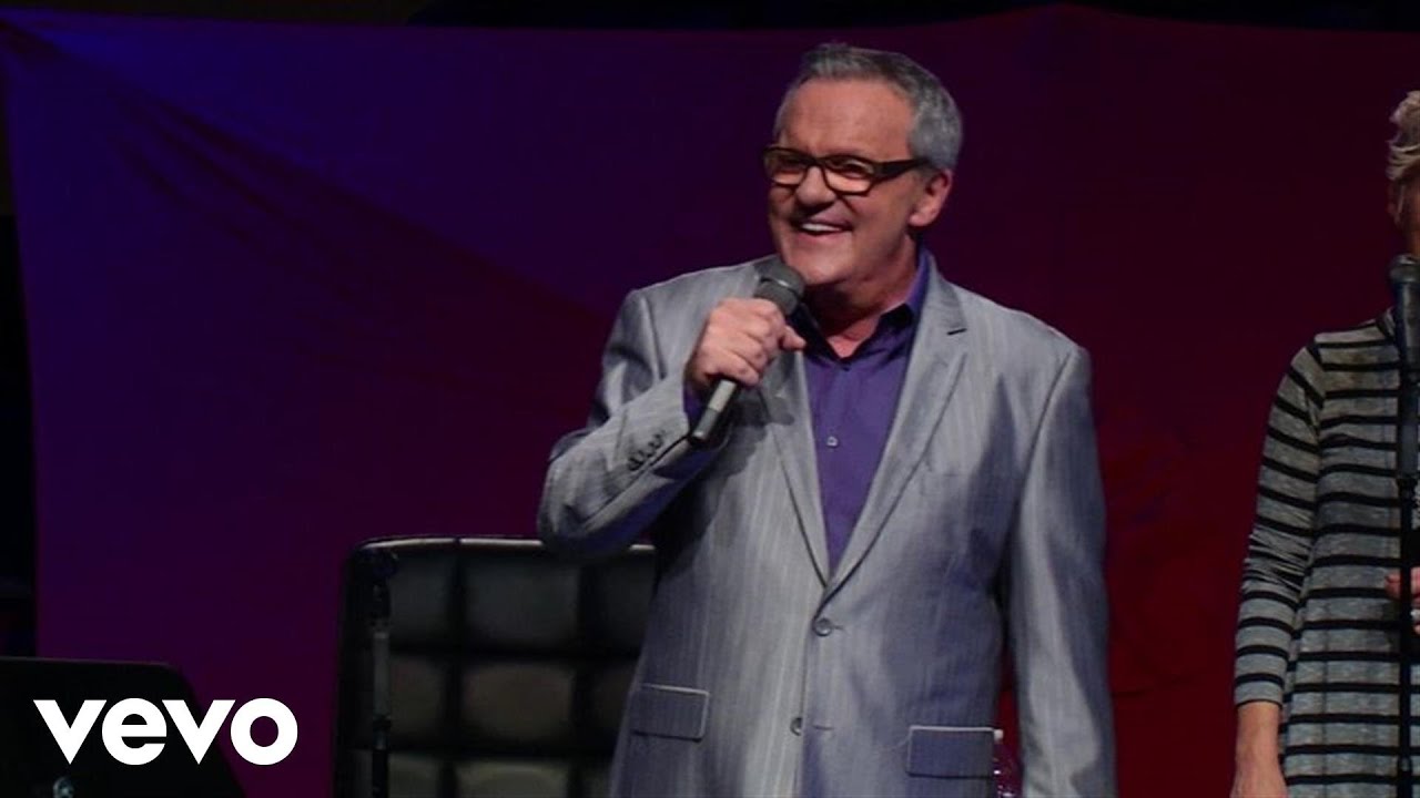 Mark Lowry - Jesus Laughing (Live) ft. The Martins
