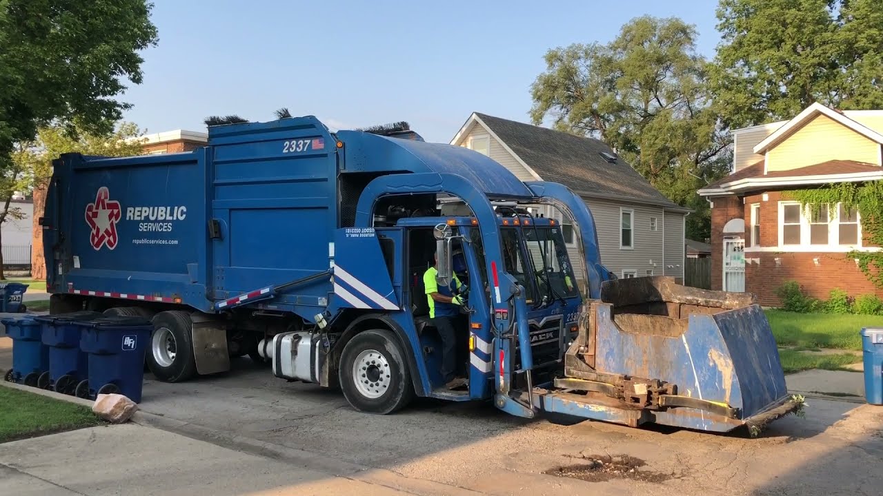 Republic Services Garbage Trucks + LRS Roll Off