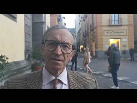 Il professor Mascolo, proprietario del Castello Lauritano ad Agerola ...