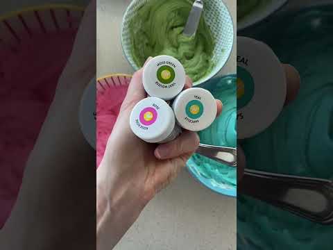 Check this out! Wilton gel food coloring is the BEST for frosting! #frosting #color #cakedecorating