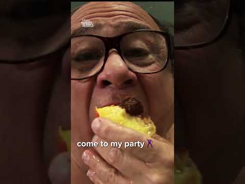 Frank Reynolds, classy peach eater. #SunnyFX