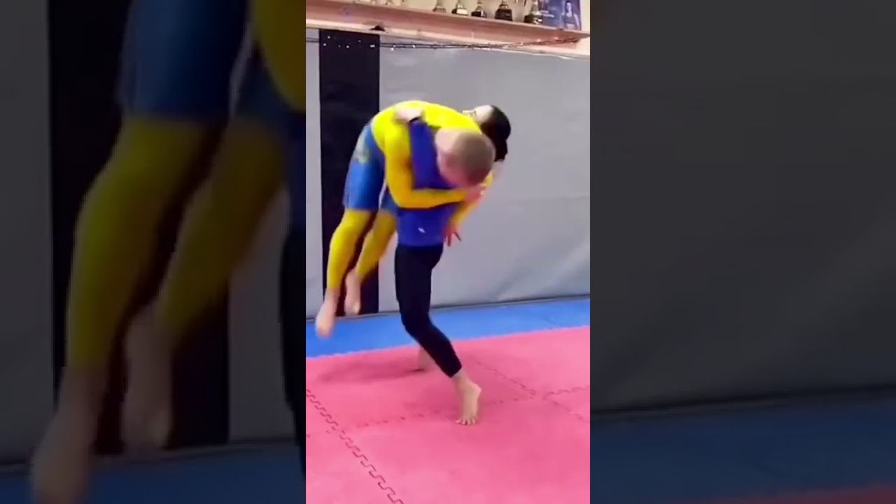 She went with his Balls #ufc  #Fight #youtube # #pleasesubscribe #subscribe