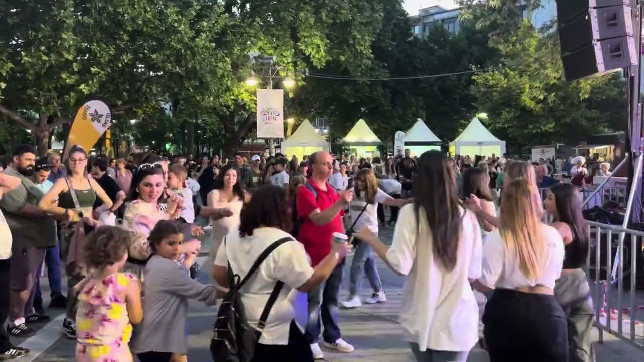 Κέφι και χορός «μέχρι τέλους» στο Larissa Coffee Show – Πυροτεχνήματα ...