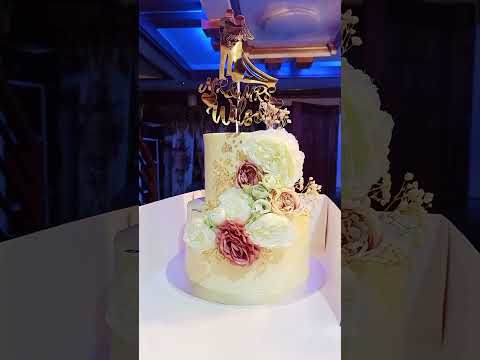 Simple Wedding Cake Ideas 2 tier wedding Cakes. #cake #cakedecorating #weddingcake