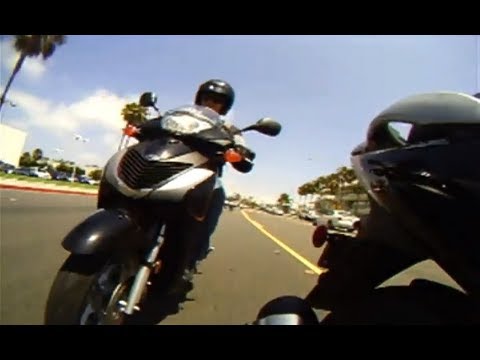 2010 Honda SH150i Scooter Review - Fuel-injected scootin'