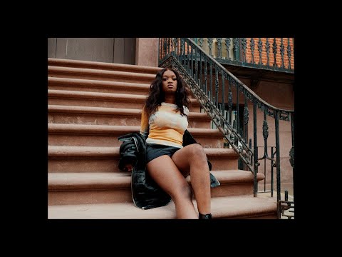 NEW YORK STREET PHOTOSHOOT: Mari Eman filmed in Brooklyn 2022