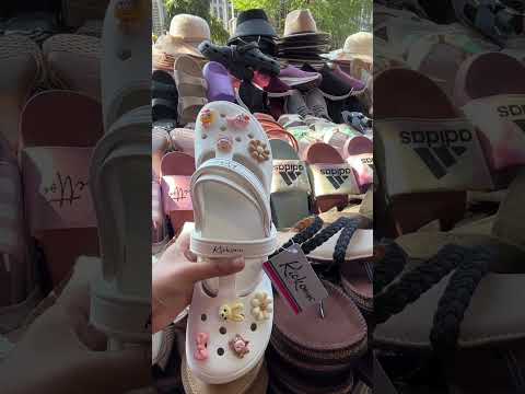 Exploring Mumbai's Famous Colaba Causeway Market | कोलाबा कॉझवे मार्केटची #shopping
