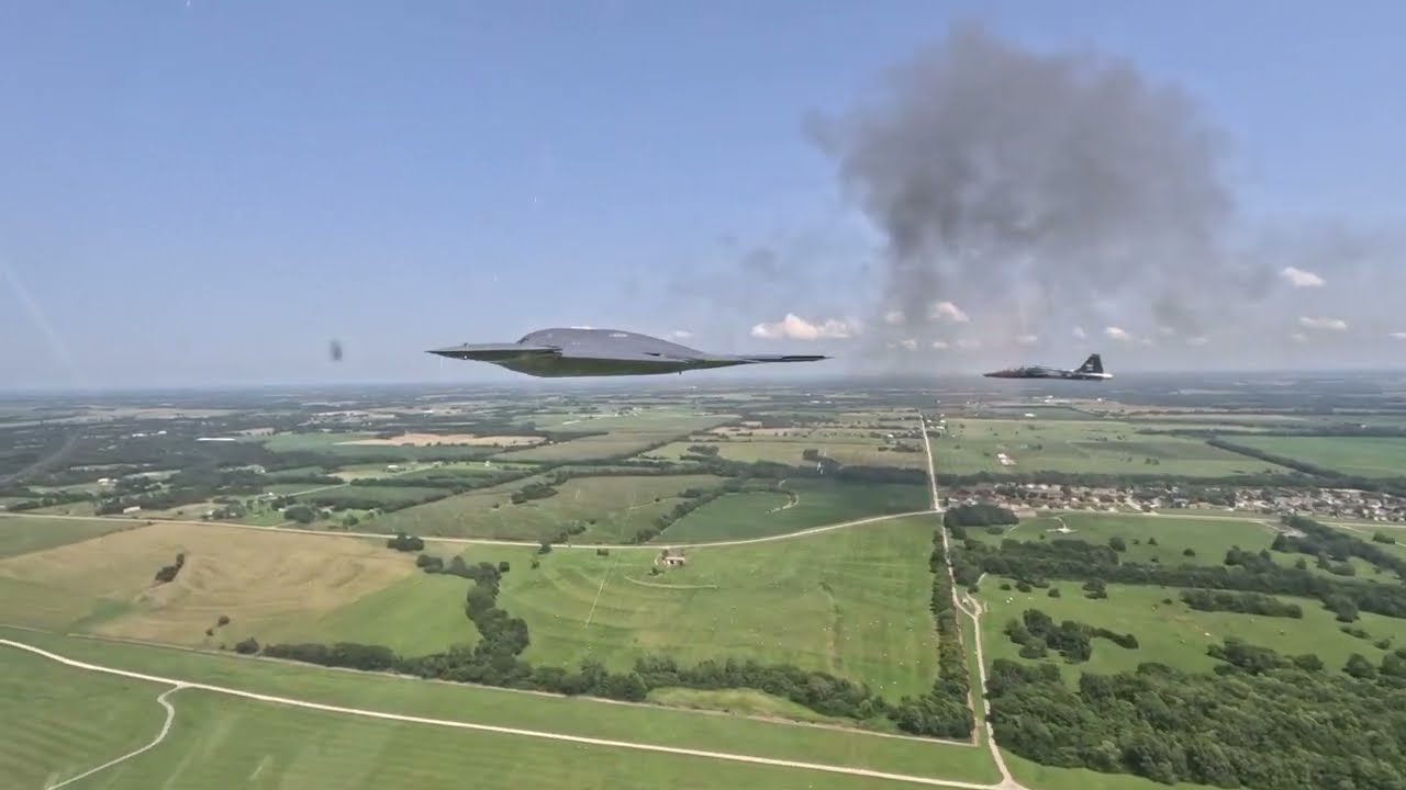 GoPro Footage of the B-2 Spirit Stealth Bomber in Flight - Videos ...