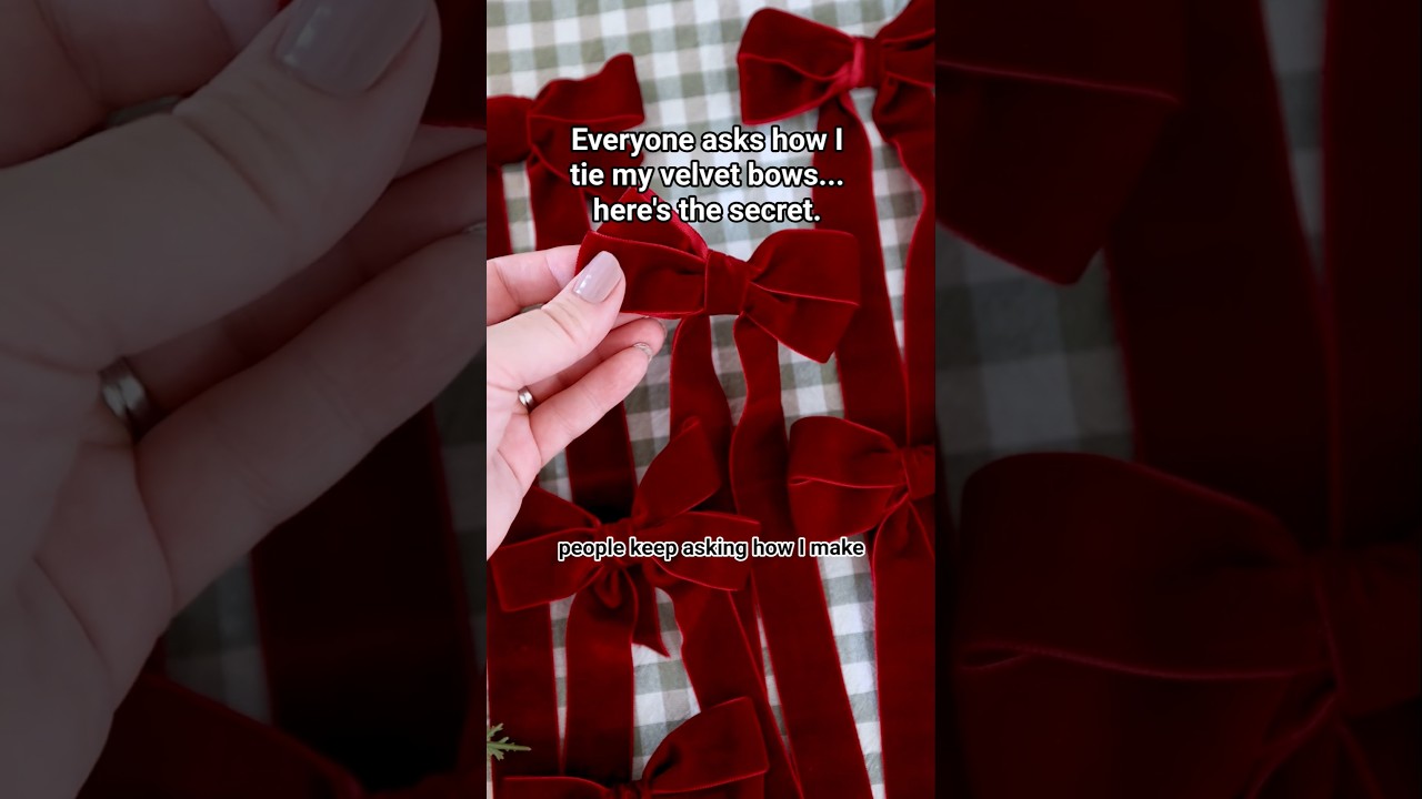 The only way I'll tie a velvet ribbon bow 😍🎀 #christmasdecor #diycrafts