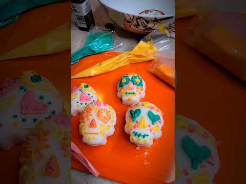 Sugar Skulls for Dia de Los Muertos 💀 🌼 🌸
