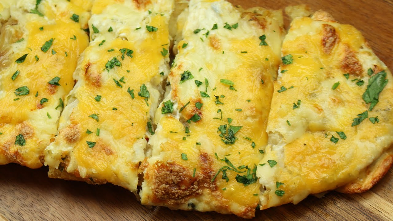 The BEST Roasted Garlic Cheese Bread Recipe