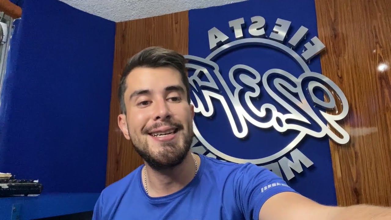 La envidia sólo existe en aquellas personas que no saben aceptar la felicidad de los demás...