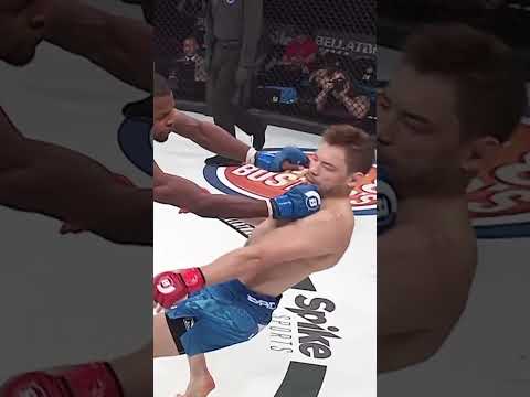 The living definition of a FLYING KNEE. #mma #bellator #pfl #knockout