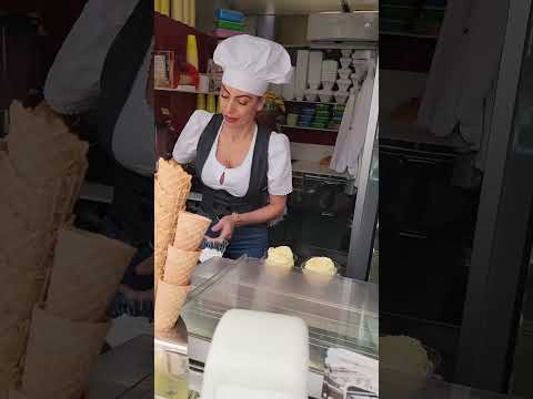 Spaghettieis - Yes, Spaghetti made out of Ice-Cream