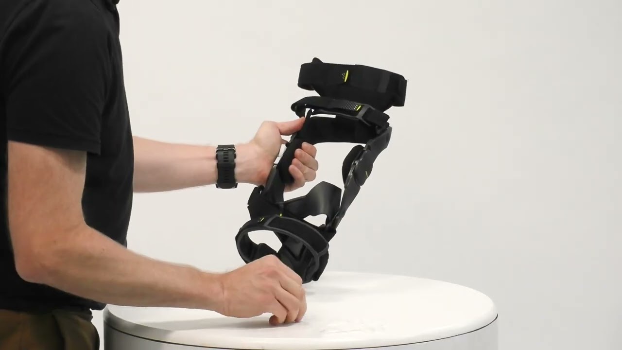 CTi3 - How to install the hinge flexion stop set  (Clinician Fitting Tutorial)