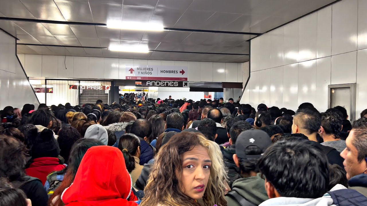 Pantitlán Metro Station during Rush Hour - Social Noise