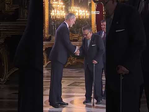 El aplaudido gesto de los reyes y la princesa Leonor con uno de los padres de la Constitución