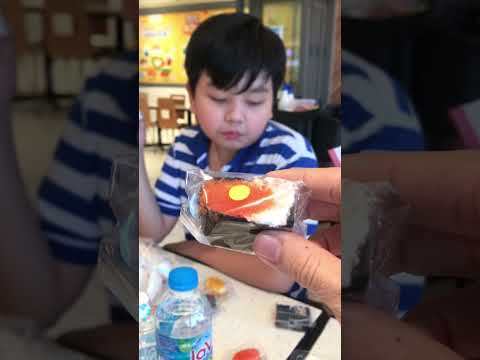 Do you know what kind of fish egg this sushi is? - Thyvy tv #thyvytv #sushi #fish