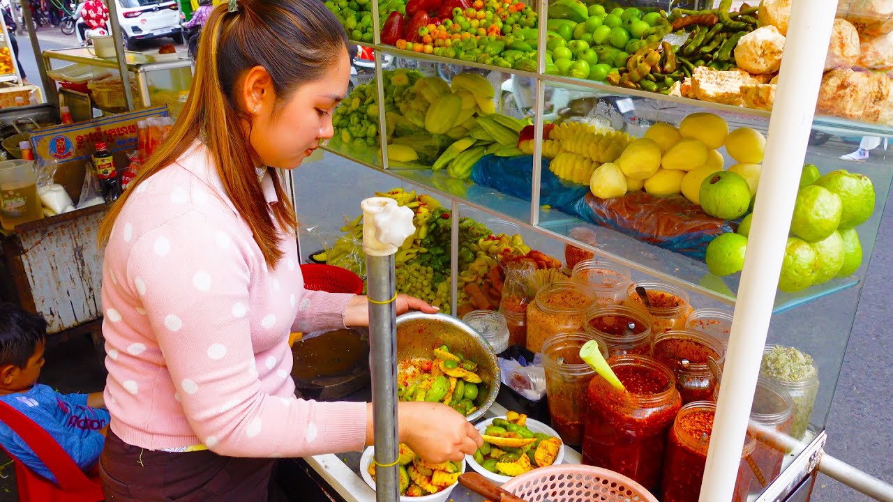 Mouth-Watering ! Popular M'JU KRALOK (Khmer Spicy Fruit Salad) Making | Cambodian Street Food
