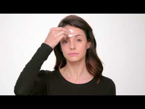 How to: Apply Liquid Minerals Foundation with a Flocked Sponge