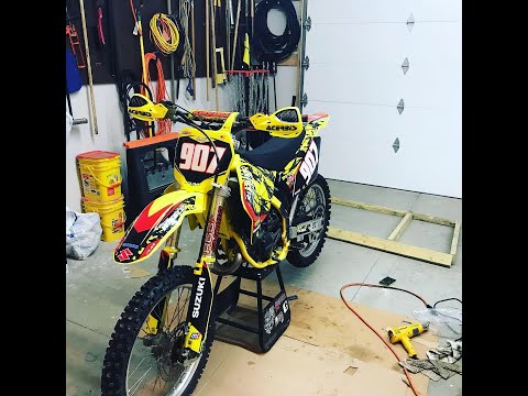 2001 RM 125 GETS PLASTICS AND GRAPHICS!!!