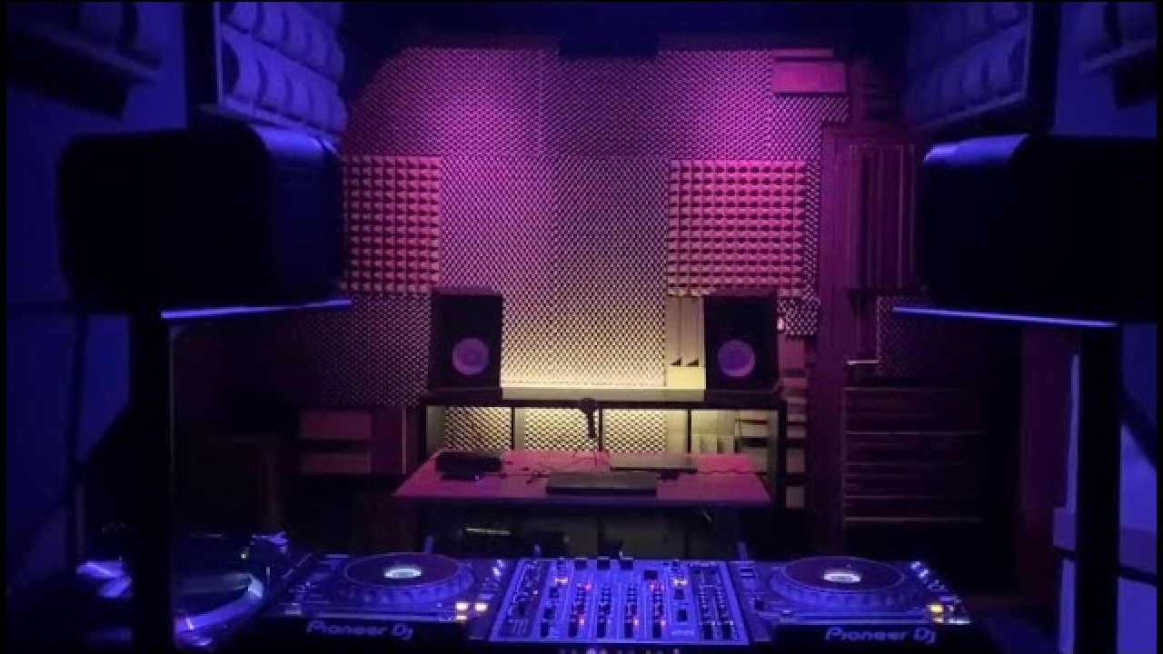 BASE TRANSMISSION 004 A26 - ALEEKI