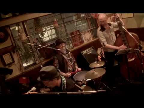 Mardi Gras In New Orleans (King Cake Baby live)