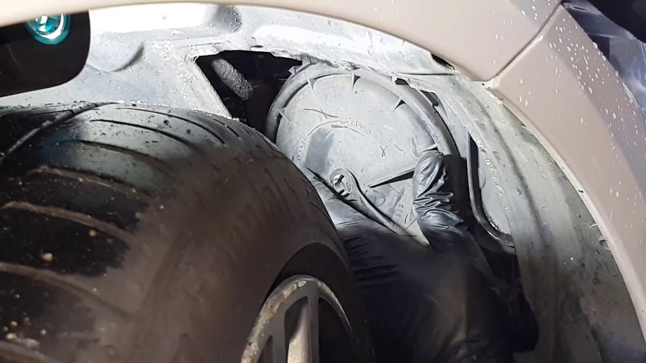 How To Replace Headlight Bulb - BMW 4 Series Full HD