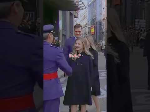 Princess Leonor and Infanta Sofia are so graceful when greeting #short #princessleonor #leonor