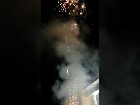 baarat ghar se nikalne ki alag dhoom hoti hai #baraat #crackers #wedding #weddingfunction #saadi