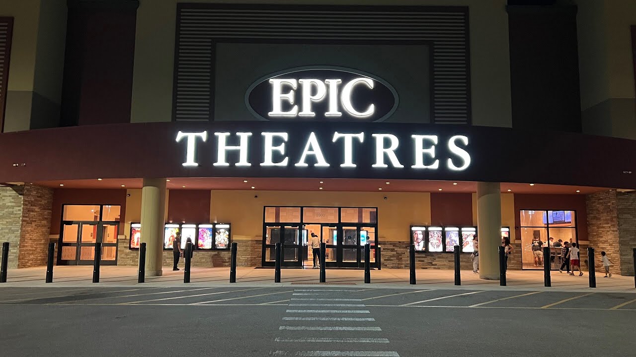 Going to Epic Theatres to See Super Mario Bros | Tour of Epic Theatres & Super Mario Bros Review