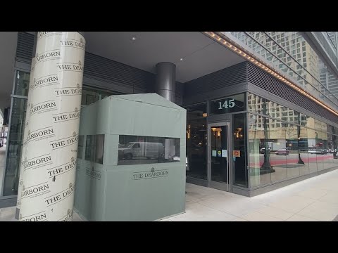 Popular downtown Chicago restaurant mostly staffed by women