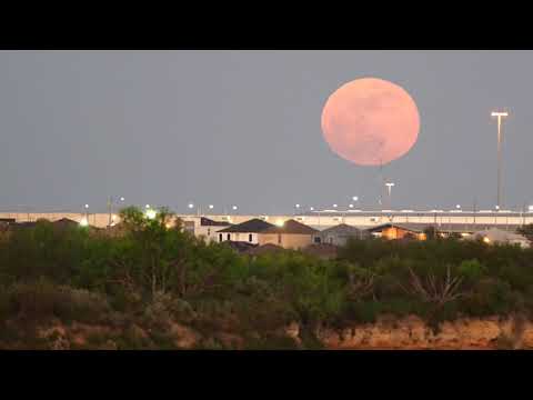 Full Strawberry Moon rising at La Bota Ranch, Laredo, TX - 06/05/20