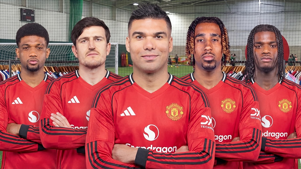 Manchester United FC Go Shopping For Classic Football Shirts