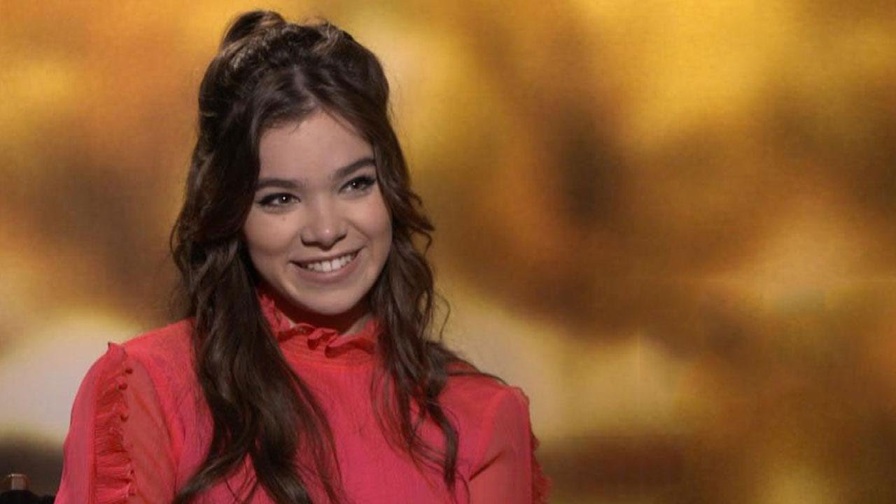 Hailee Steinfeld and Kyra Sedgwick Are at 'The Edge of Seventeen'
