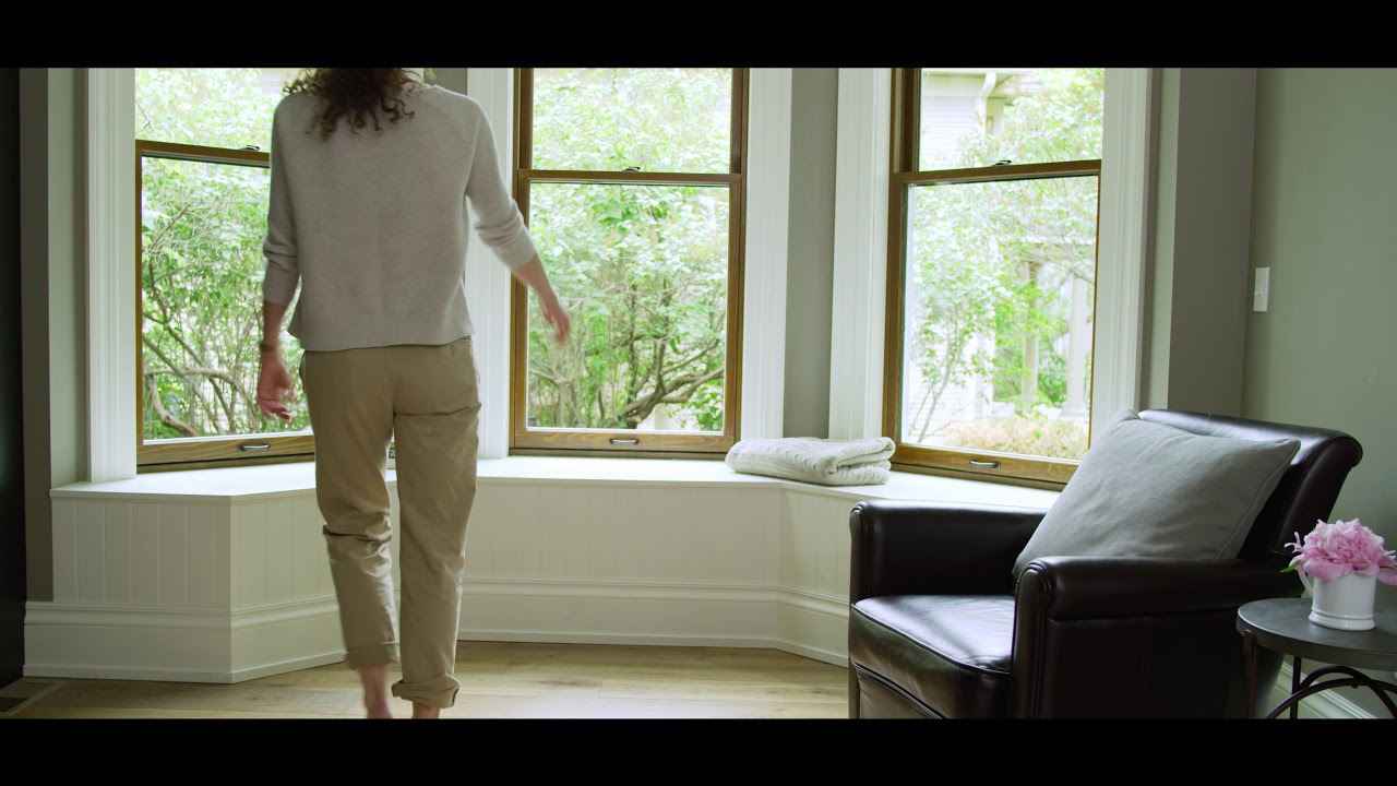 The Integrated Rolscreen®  - A Pella Window Innovation