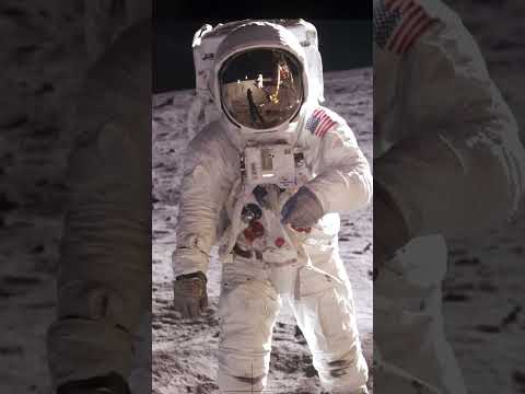 Why Are There So Few Photographs of Neil Armstrong on the Moon? #historicaltidbits